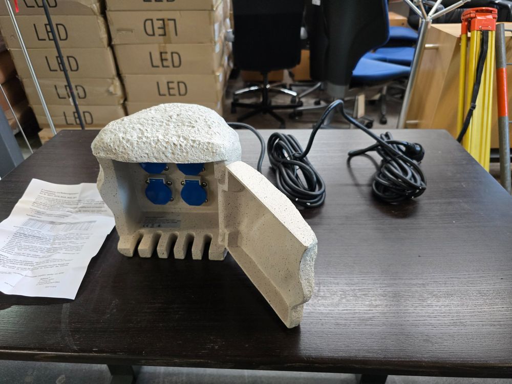 neuer Outdoor Stromverteiler getarnt als Fels max. 3500W 1.- (Neu und originalverpackt) in ...