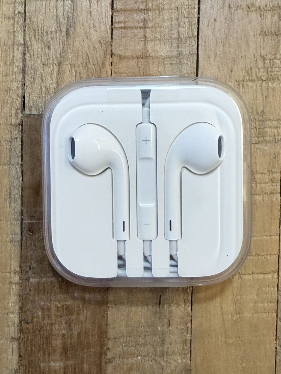Apple EarPods Headphones - NEW, Still in Original Box (Neu und ...