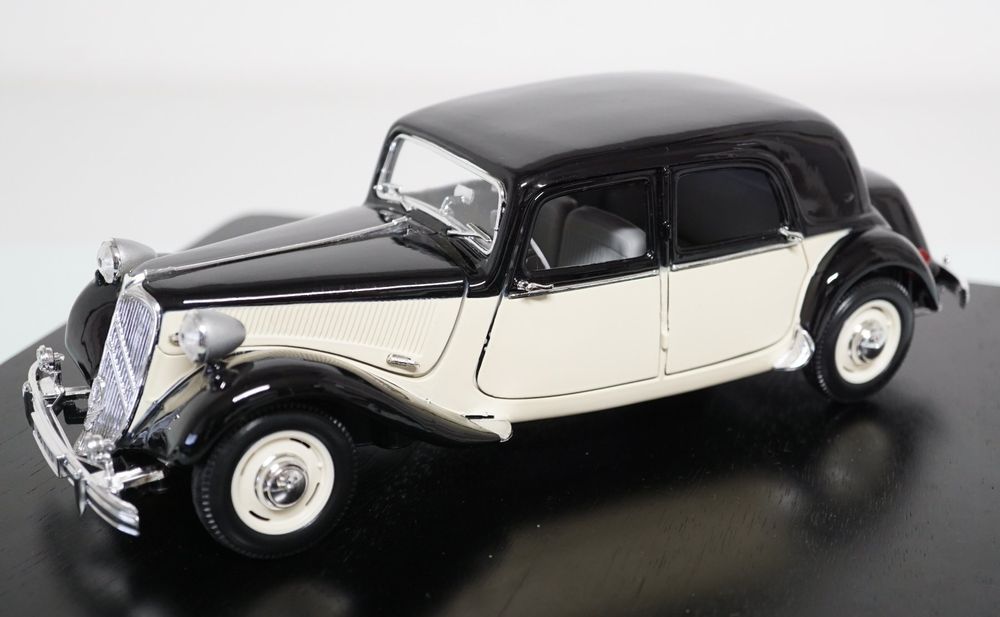 MODELLAUTO-1:18 - CITROËN 15CV 6Cyl (1952) von MAISTO® (Gebraucht) in Mels für CHF 19 – mit ...