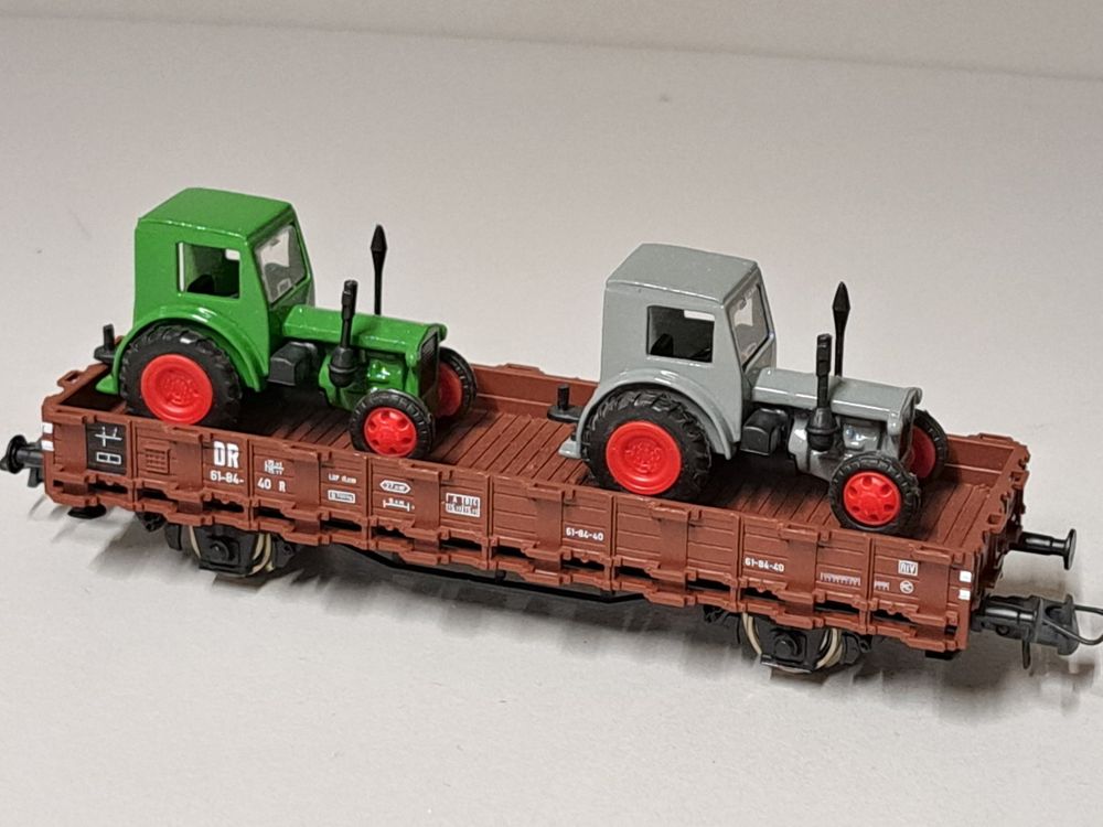 otterhärziger Roco Güterwagen mit 2 Traktoren HO in OV, HO (Gebraucht ...