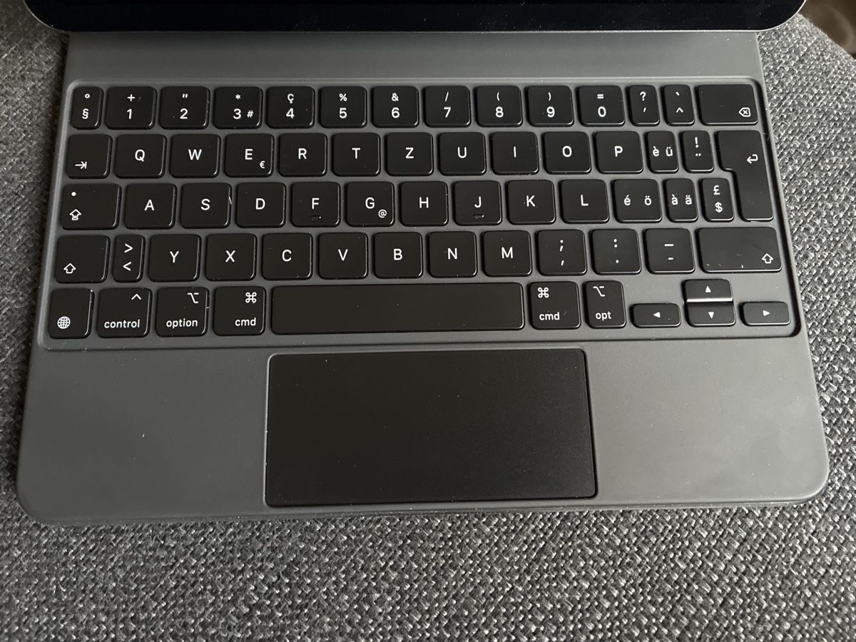 IPAD AIR WI-FI 256GB SPACE GRAY(5th)+IPAD MAGIC KEYBOARD 11 (Gebraucht ...