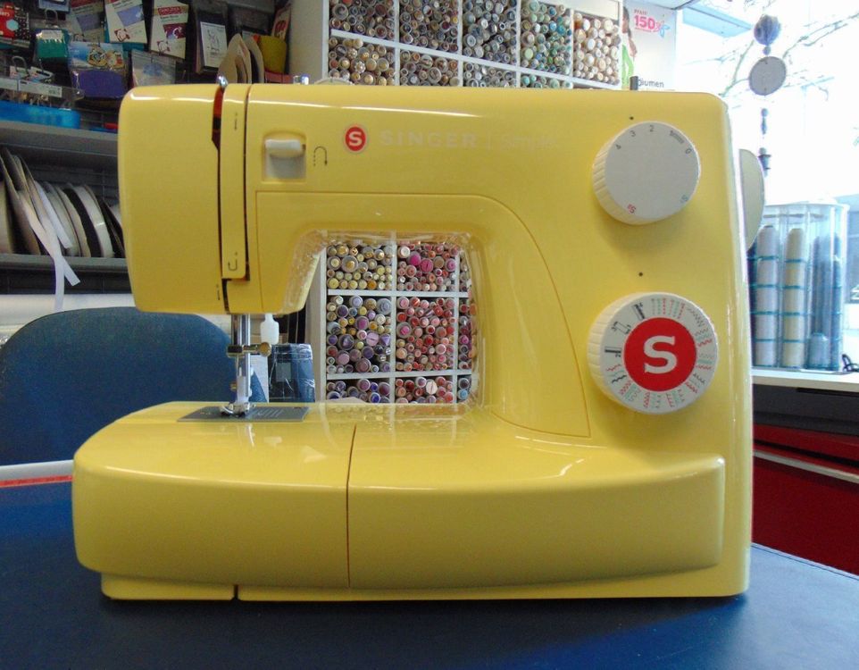Nähmaschine Singer Simple 3223Y, neu, zwei Jahre Garantie (Neu und ...