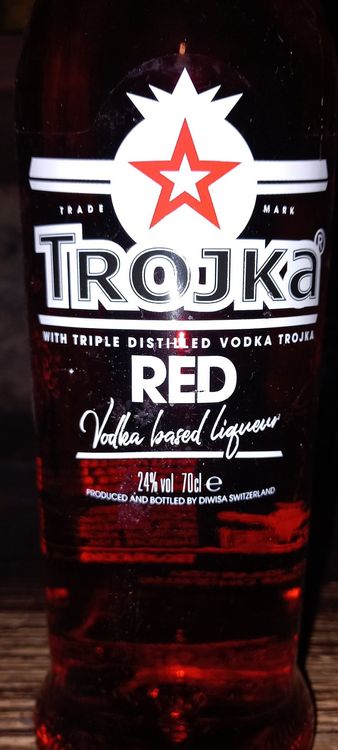 trojka red vodka (Neu (gemäss Beschreibung)) in Le locle für CHF 10 ...