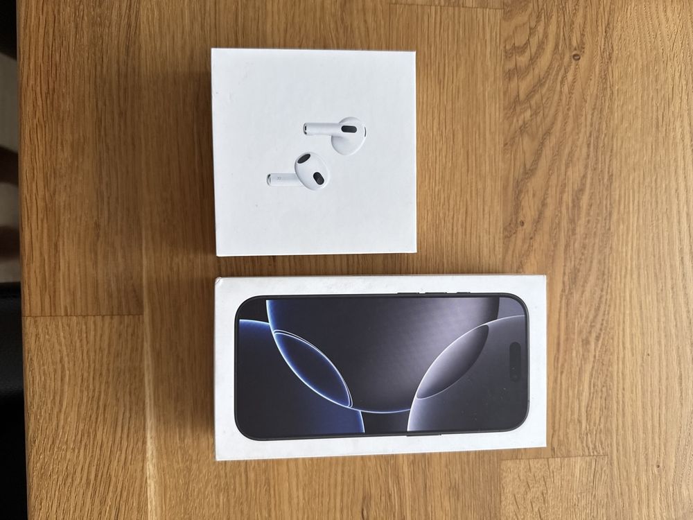 Apple iPhone 16 Pro 256 GB Black Titanium + AirPods 3. Gener (Gebraucht ...