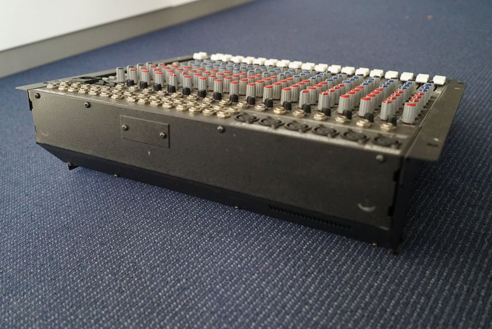 Mackie Designs CR1604 , analoges Mischpult der Klassiker | Kaufen auf ...