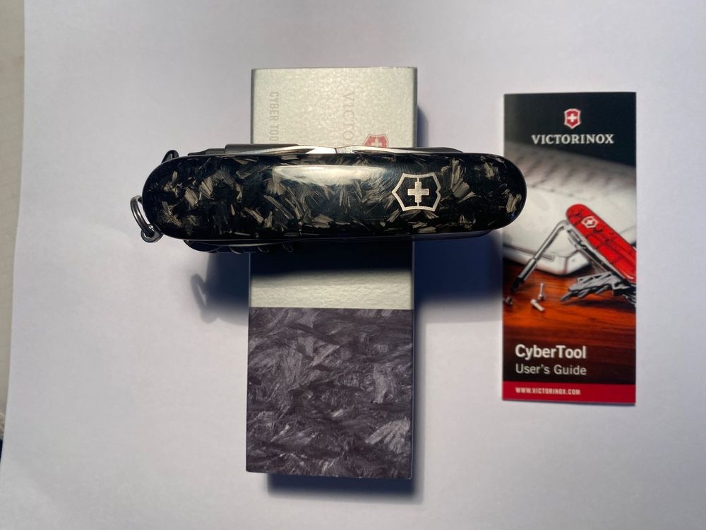 VICTORINOX CYBER TOOL CARBON 2018 LE (Neu und originalverpackt) in Arth ...