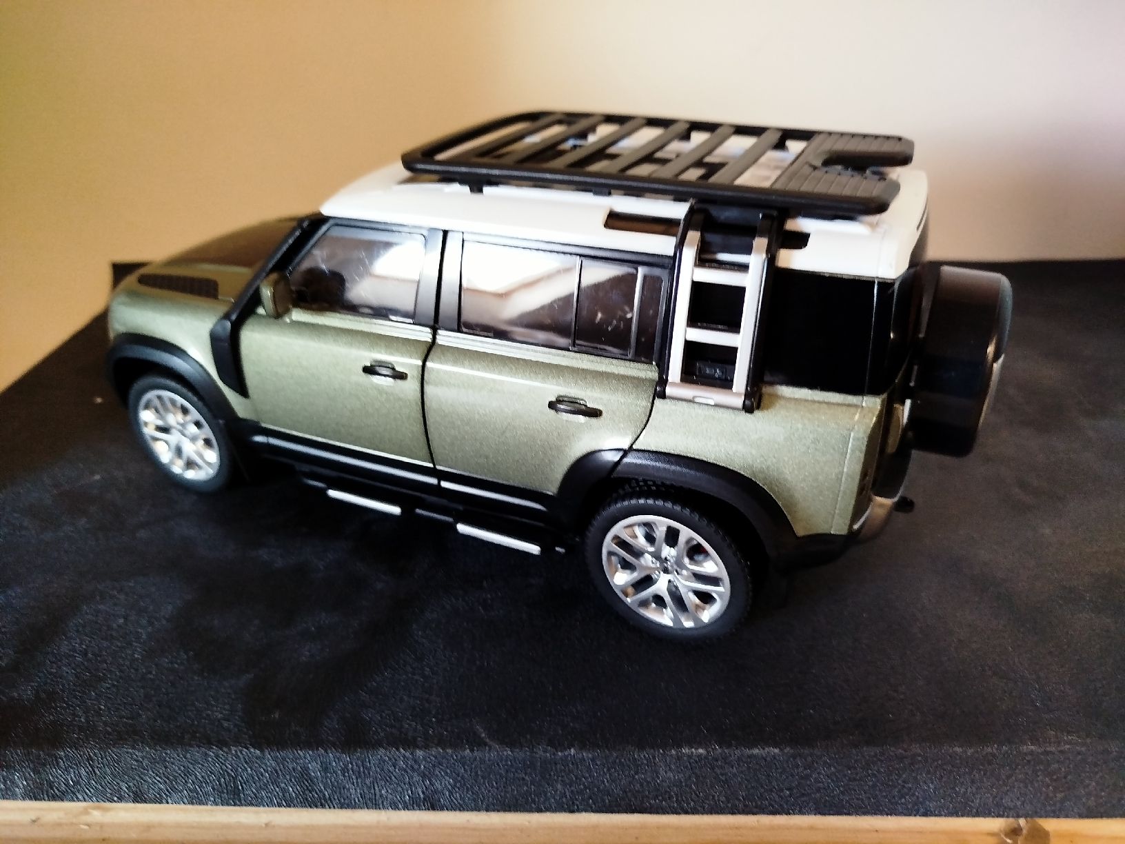 Voiture miniature Land Rover Defender 1/18 (Neu (gemäss Beschreibung ...