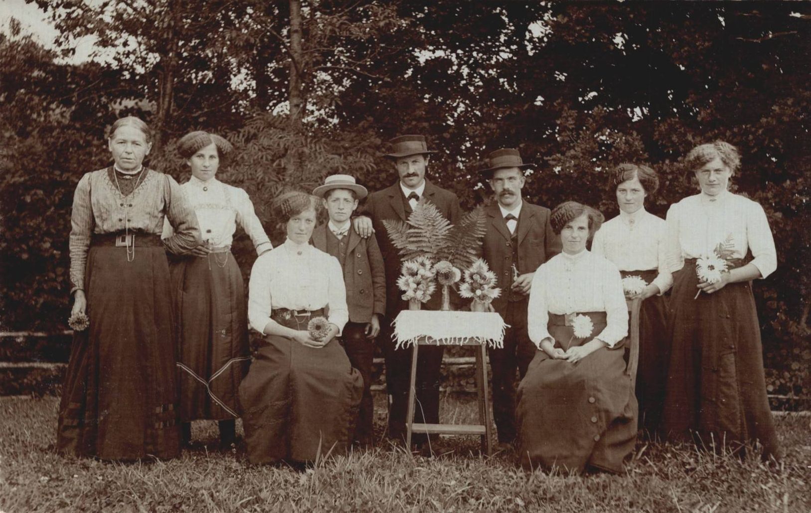 Antike Sepia-Fotografie: Familienporträt um 1910 top! (Gebraucht) in ...