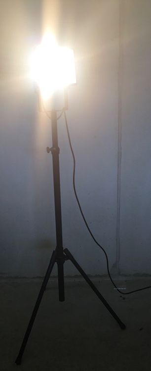 Bau-Scheinwerfer auf Stativ (Gebraucht) in Eggersriet für CHF 75 – nur Abholung auf Ricardo kaufen