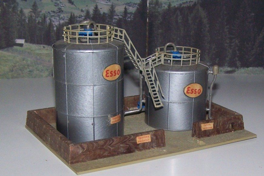 Kibri 392 H0 Tanklager ESS0 mit 2 Hochtanks, Fertigbau (Gebraucht) in ...