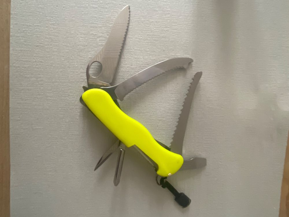 Victorinox Rescue Tool - Sans étui, outil pro, état neuf (Neu (gemäss ...