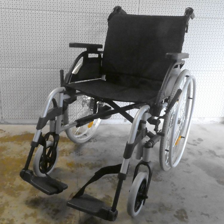 Rollstuhl Breezy, SB 48 cm, nur CHF 199 | Kaufen auf Ricardo