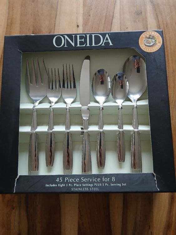 Oneida Flatware Set, Service for 8, Stainless Steel 45 piece (Neu und ...
