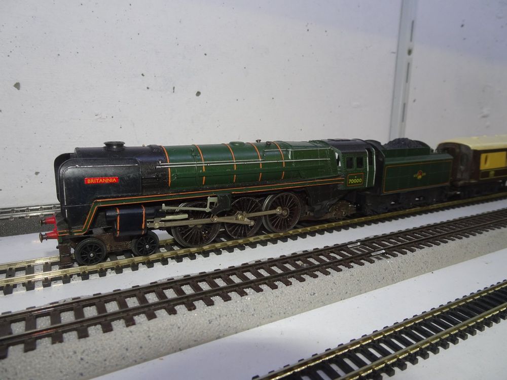 Tri ang Zug Lokomotive 70000 und 3 Personenwagen HO | Kaufen auf Ricardo