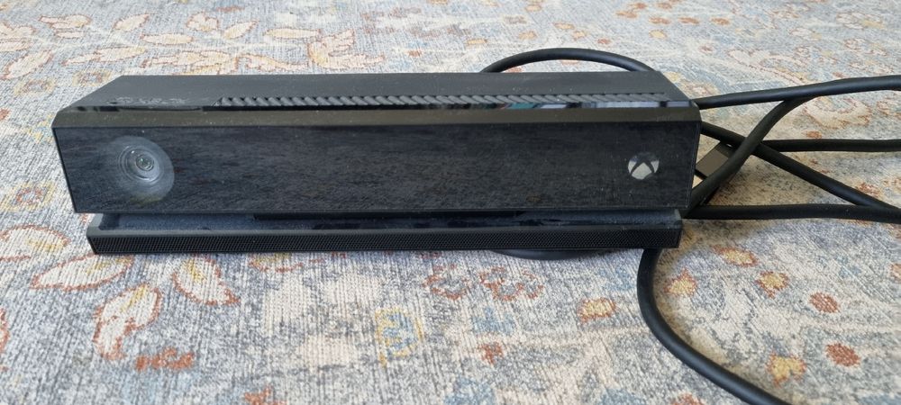 Kinect Xbox one inkl. screen mount & PC Adapter (Gebraucht) in Basel ...