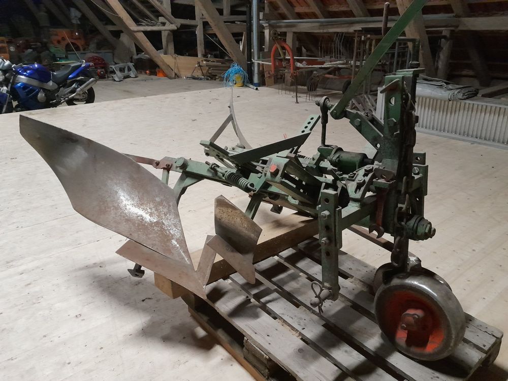 Alter Pflug zu Oldtimer Traktor (Gebraucht) in Seewil für CHF 304 – nur ...