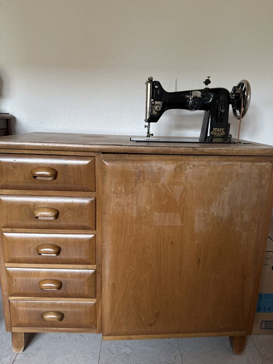 Nähmaschine mit Nähtisch (Gebraucht) in Solothurn für CHF 10 – nur Abholung auf Ricardo kaufen