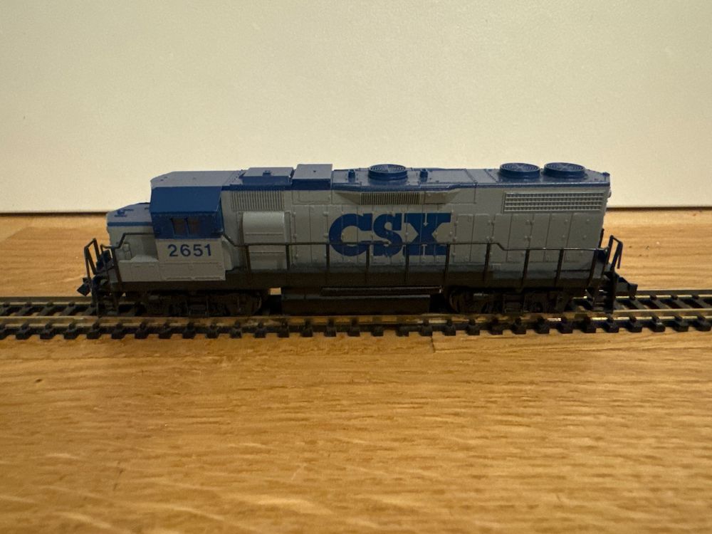 Kato US Diesellok 2651 "CSX" (Neu (gemäss Beschreibung)) in Schlierbach für CHF 60 – mit ...