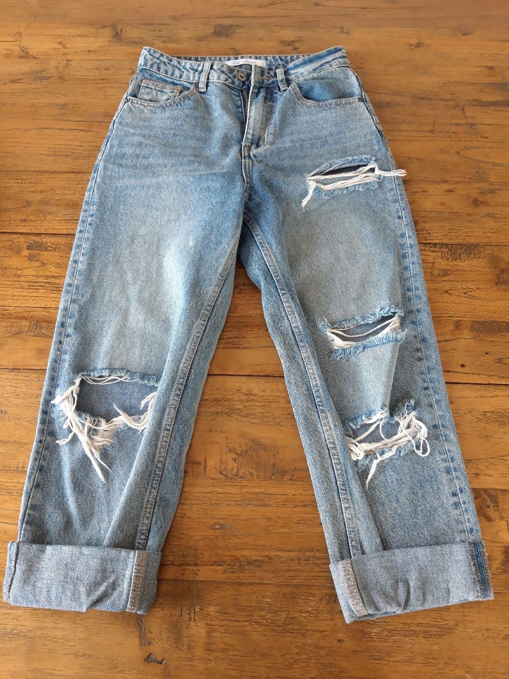 Moms Jeans Boho destroy Look Q2 Grösse XS (Gebraucht) in Feuerthalen für CHF 40 – mit Lieferung ...