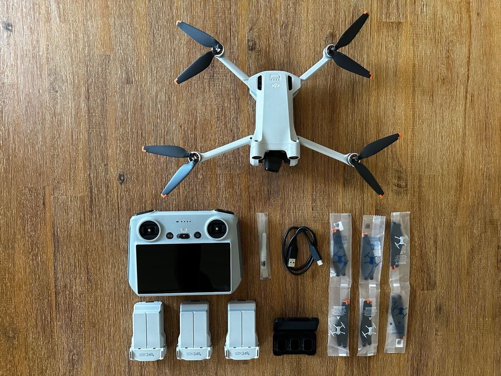 DJI Mini 3 Pro mit RC Controller inkl. Fly More Kit | Kaufen auf Ricardo