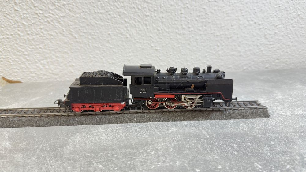 Märklin H0 3003 Dampflok BR 24 058 der DB JL413 AC (Gebraucht) in Windlach für CHF 29.9 – mit ...