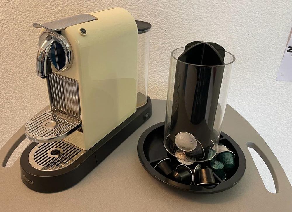 Nespresso Kaffeemaschine, weiss/beige (Gebraucht) in Pontresina für CHF ...