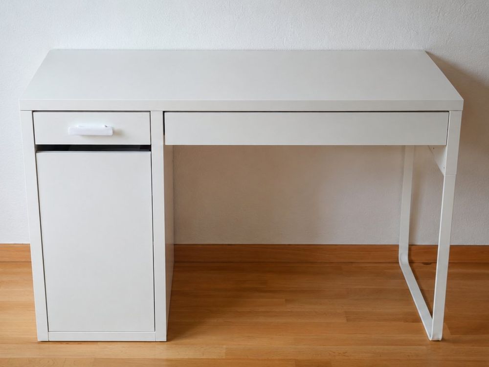 IKEA MICKE Schreibtisch mit Aufsatz – Weiss – guter Zustand (Gebraucht ...