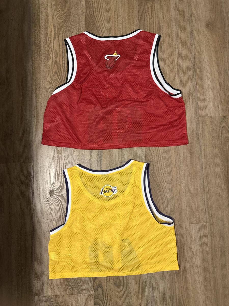 Chicago bulls und lakers top (Gebraucht) in Visp für CHF 20 – mit ...