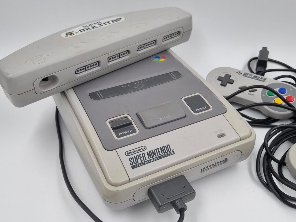 Super Nintendo Entertainment System (SNES) + 2 Controler | Kaufen auf ...