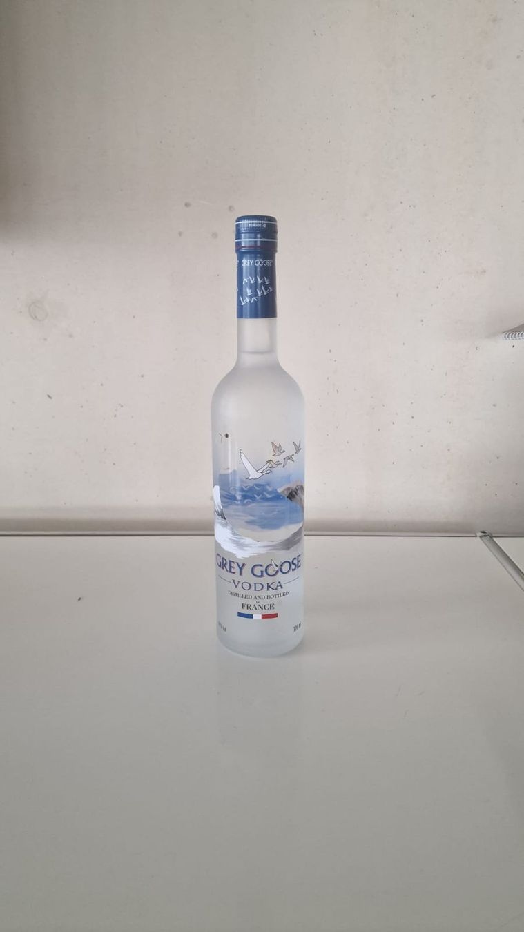 Grey Goose Vodka 7cl. neu (Neu und originalverpackt) in Zürich für CHF ...