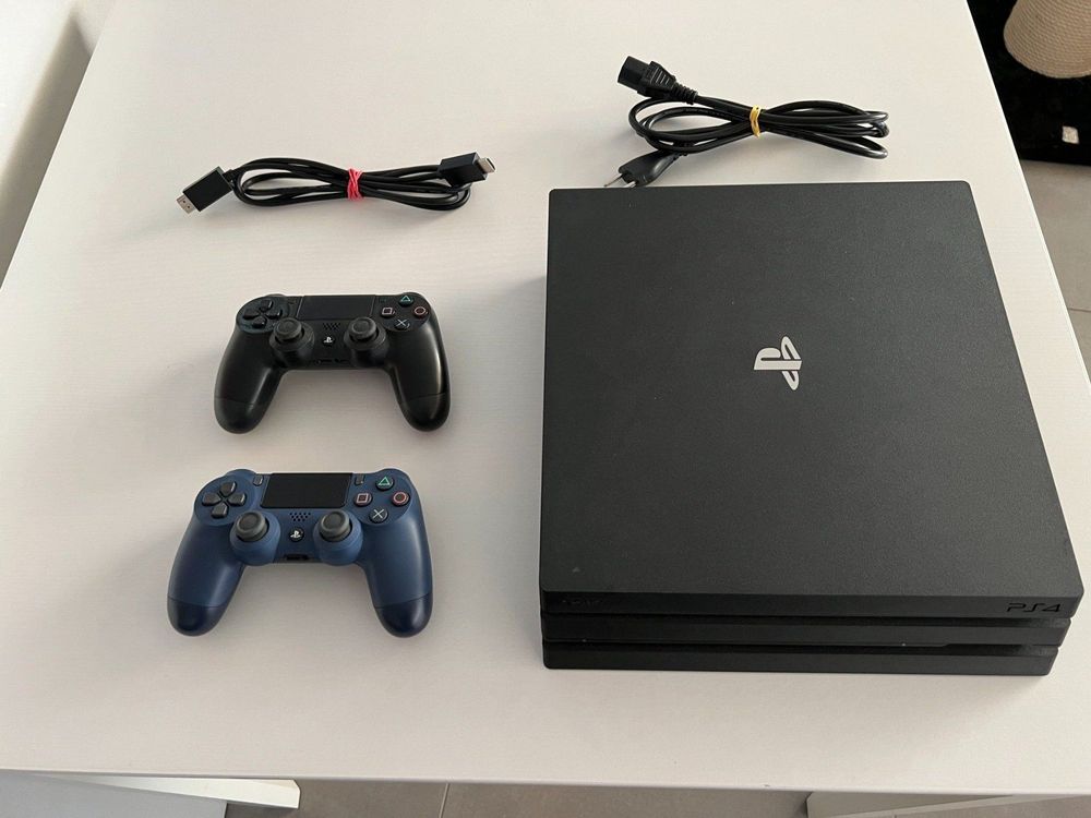 PS4 Pro + 2 controller (Gebraucht) in Sementina für CHF 119 – mit ...