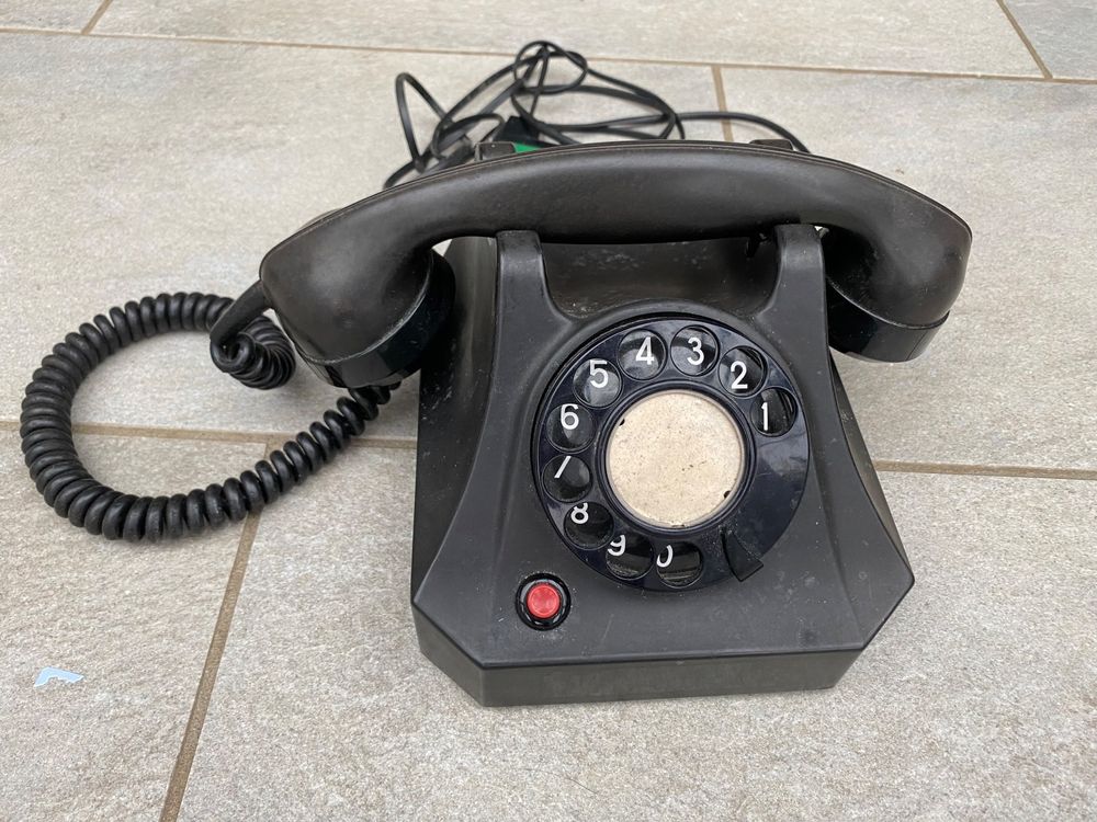 Old bakelite telephone (Gebraucht) in Muzzano für CHF 28 – mit ...