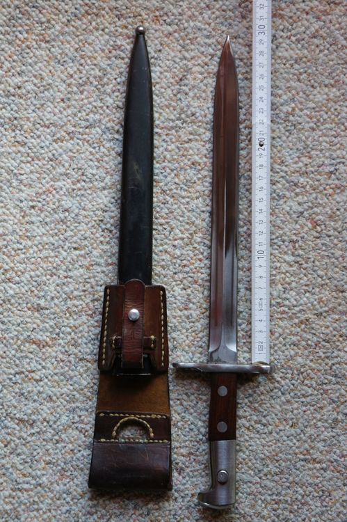 Schweizer Armee Bajonett mit Scheide und Lederhalterung (Gebraucht) in Ins für CHF 40 – mit ...