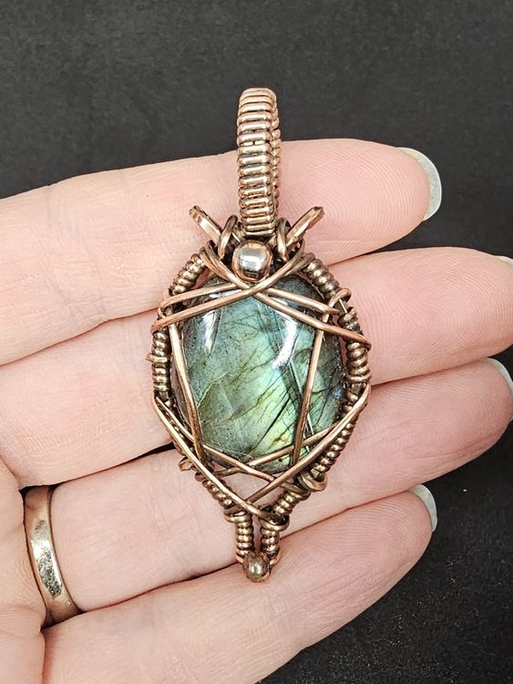 Anhänger mit Labradorit elegant umschlungen von Kupfer (Neu (gemäss Beschreibung)) in Sisseln AG ...