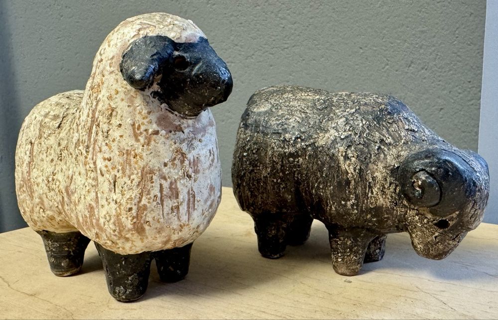 2 tolle Figuren Ton getöpfert Ueli Schmutz Schaf & Schafbock (Gebraucht ...