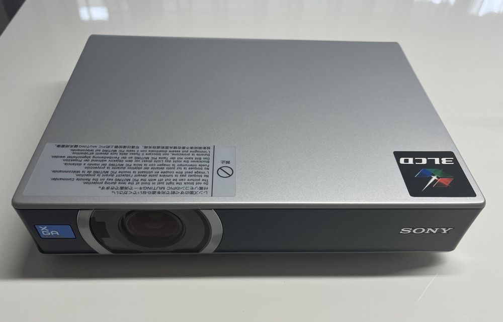 Sony Beamer VLP-CX21 inkl. HDMI Adapter | Kaufen auf Ricardo