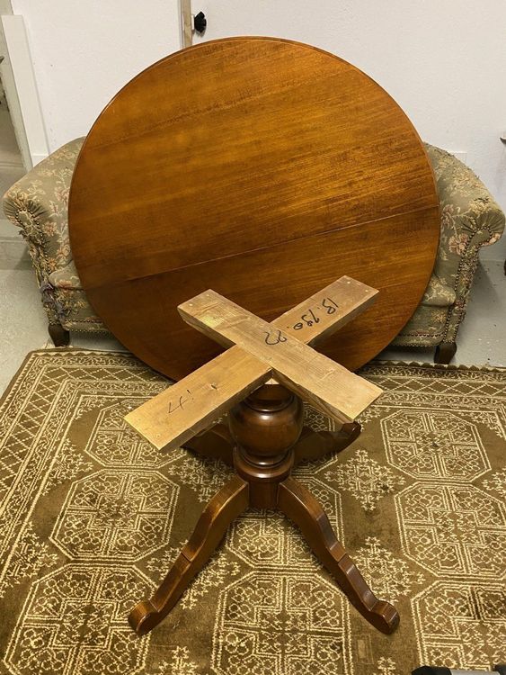 Alter Runder Tisch (Gebraucht) in Bern für CHF 1 – mit Lieferung auf ...