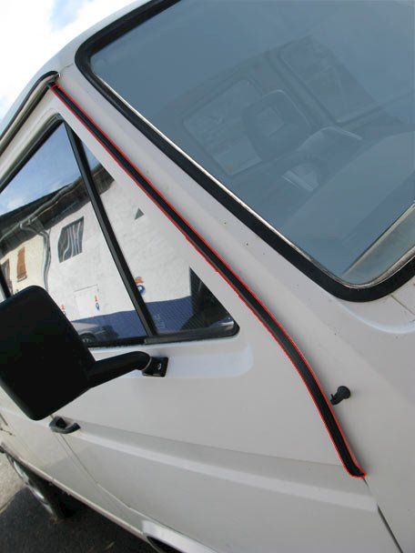 VW T3 _2 Plastikleiste am Pfeiler vor der Vordertür L und R (Neu und ...