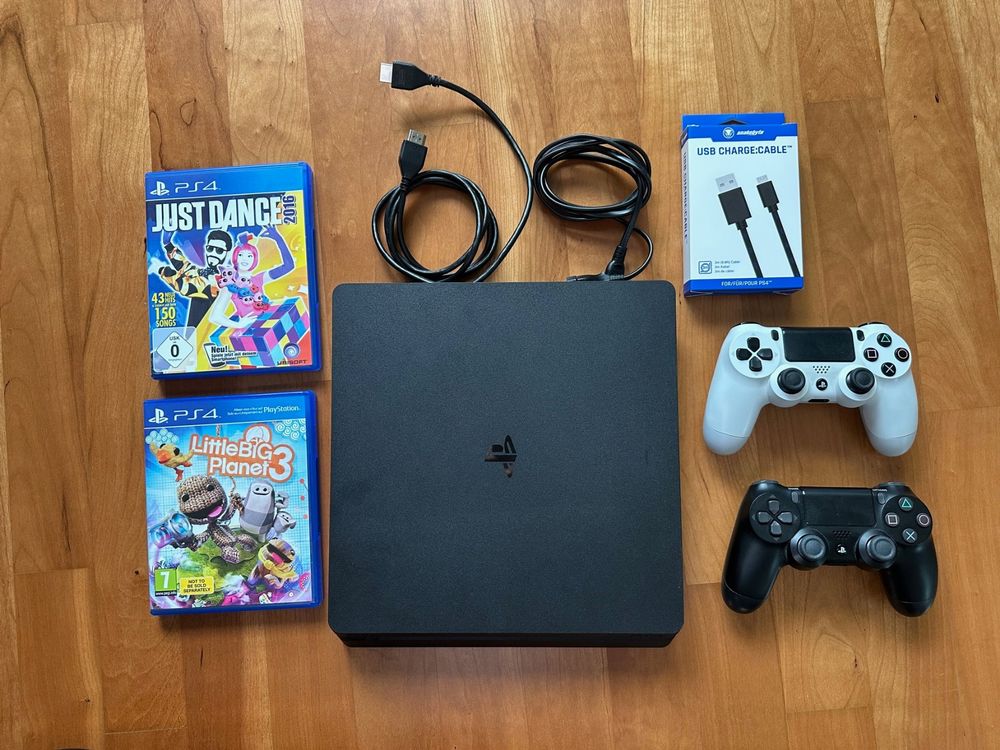 Playstation 4 PS4 2 Controller und 2 Spiele | Kaufen auf Ricardo