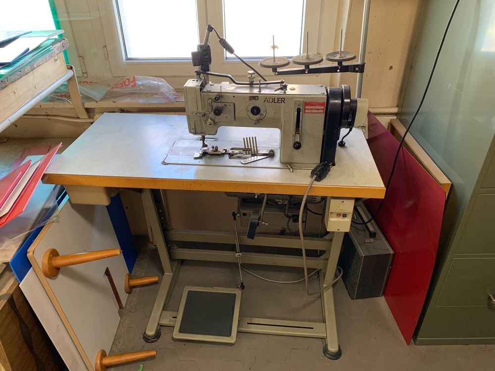 Machine à coudre professionnelle Adler 267 avec bordeur (Gebraucht) in ...