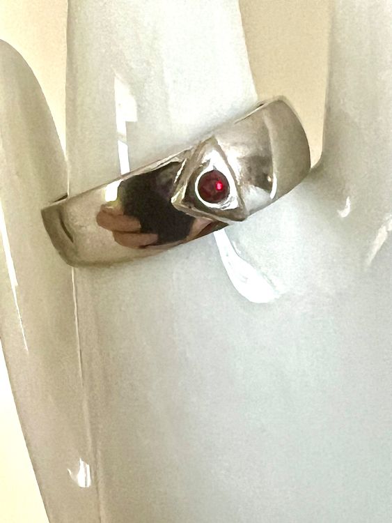 Ring Mit Kleinem Stein