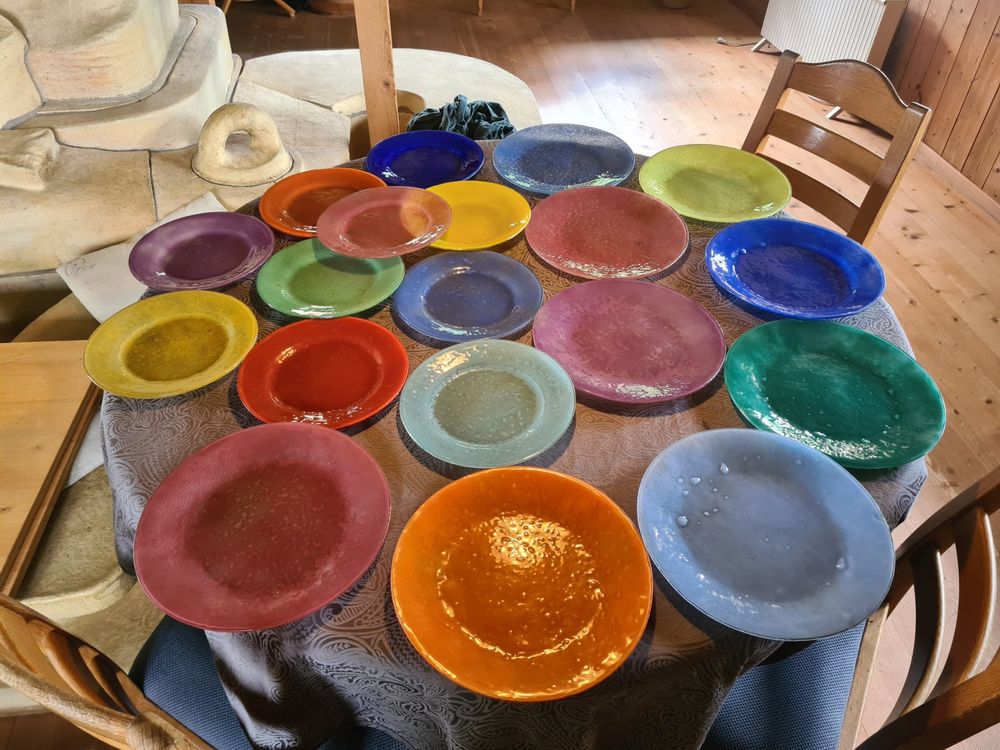 Glasteller in allen Farben 10 Stk. Kleine und 9 Stk. Grosse | Kaufen auf Ricardo