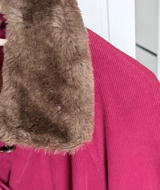 Vintage Corduroy Coat with Fur Collar, size Small (Gebraucht) in ...
