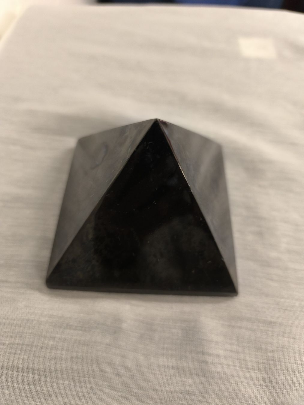 NP 750 Edelstein Pyramide aus Turmalin oder Shungit (Neu (gemäss ...
