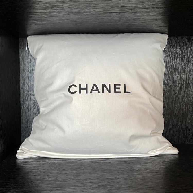 Villa am 24. Jan 🔵 Chanel Kissen 1 von 4 (Gebraucht) in Zürich für CHF ...