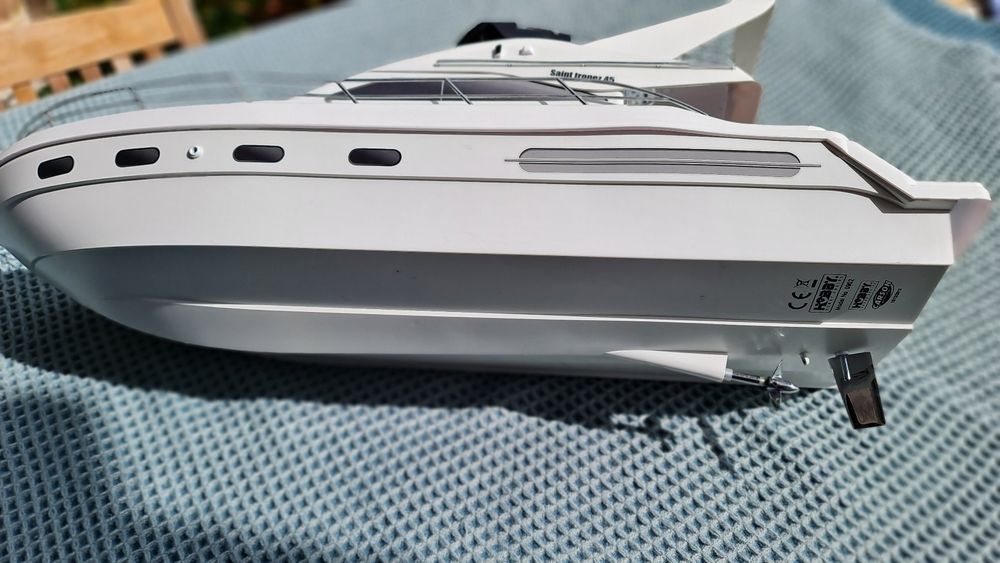 Carson Model Sport - RC Motoryacht Saint Tropez 1:20 (Gebraucht) in ...
