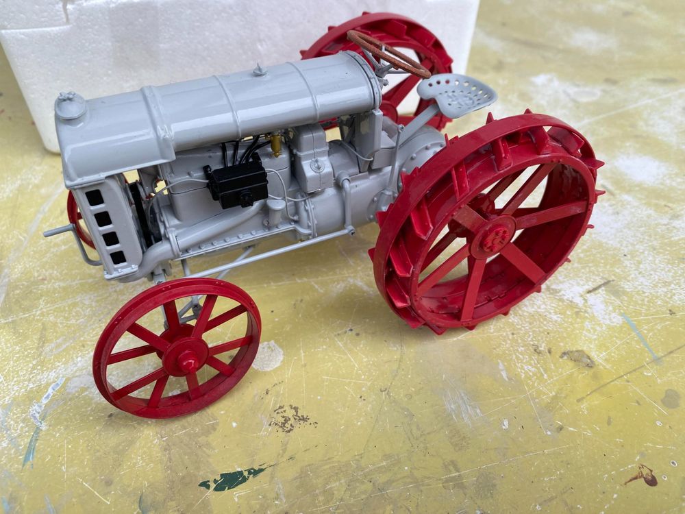 Traktor Tracteur UH Fordson Model F 1917 1:16 (Neu und originalverpackt ...