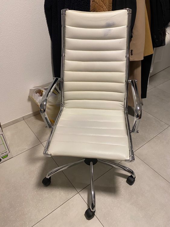 Schöner weisser Bürostuhl aus Leder (Gebraucht) in Mettmenstetten für CHF 50 – nur Abholung auf ...