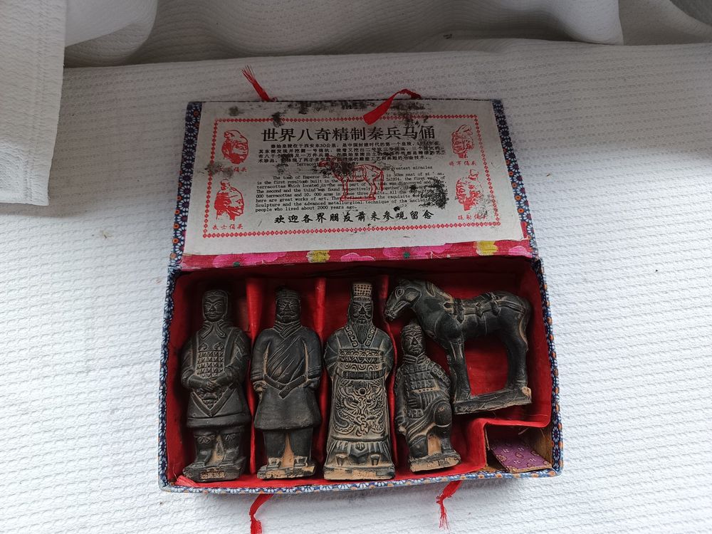 Chinesische Terrakotta Krieger Figuren (Gebraucht) in Oberegg für CHF 55 – nur Abholung auf ...
