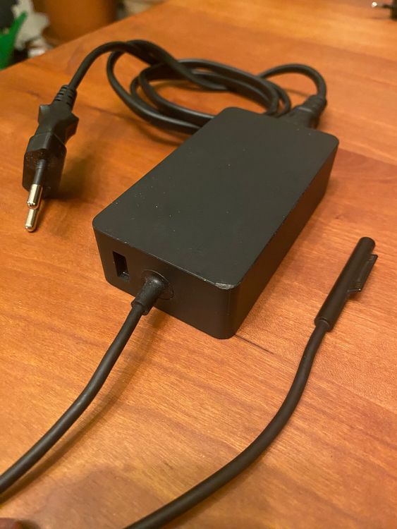 Original Microsoft Surface Ladegerät Model 1706 | Kaufen auf Ricardo